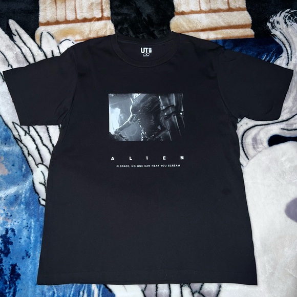 Uniqlo | Shirts | Rare Uniqlo X Alien Tee | Poshmark
